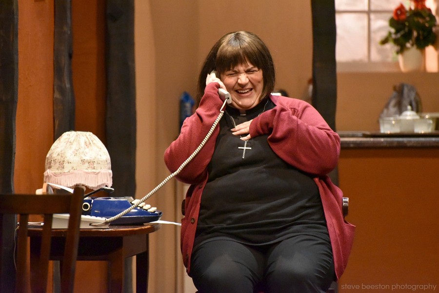 The Vicar Of Dibley :: Hertford Dramatic and Operatic Society