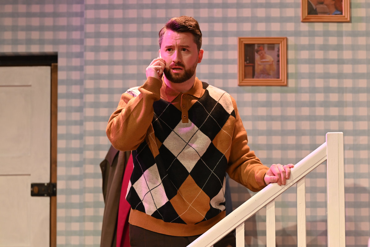 Home, I'm Darling :: Hertford Dramatic and Operatic Society